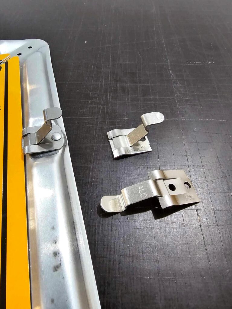 Sign fence clamp - Attaching signs to wire fencing